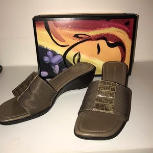 Montego Bay Club | Shoes | Bronze Textured Print Slides | Poshmark
